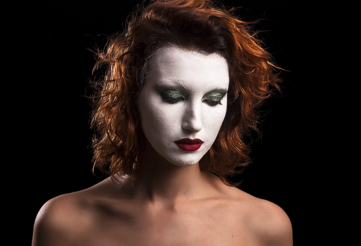 17 Incredibly Disturbing Beauty Trends From Ancient Time Periods