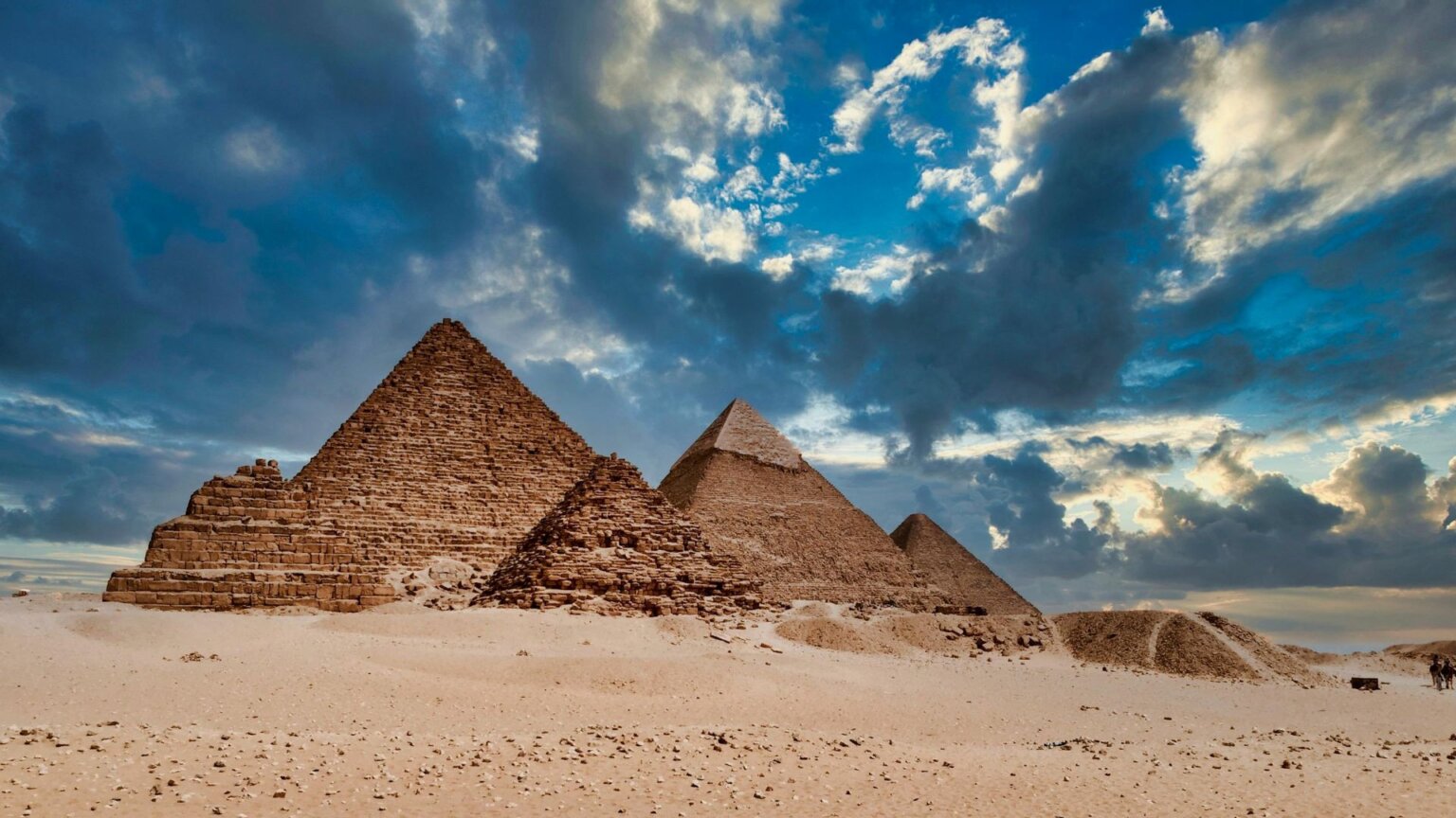 Secret Chamber Discovered in the Great Pyramids - Blusher