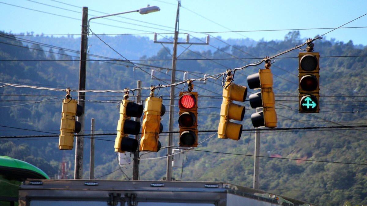 There May Soon Be a Fourth Traffic Light Color in the U.S., Here's What ...