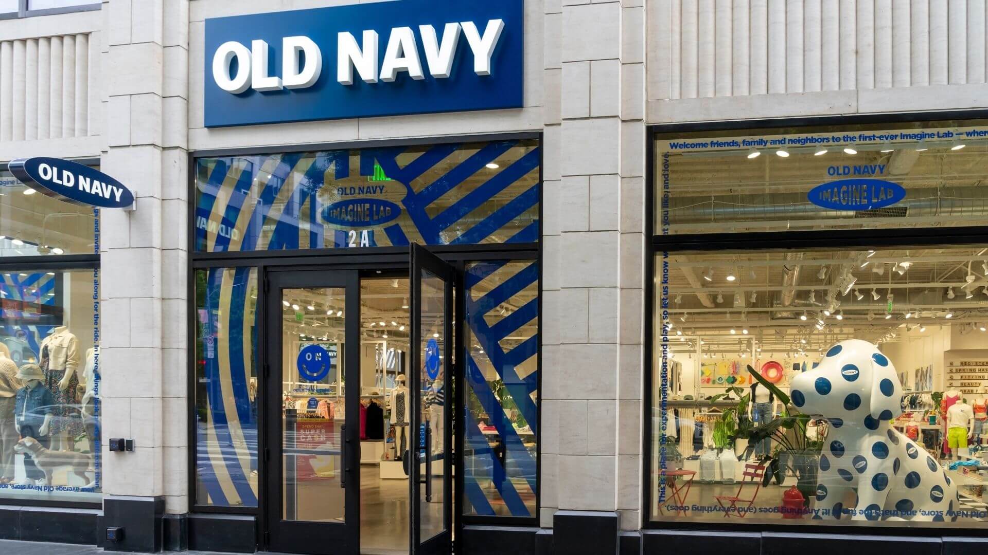 Woman Disgusted by What She Finds in Old Navy Changing Room, Feels Like ...