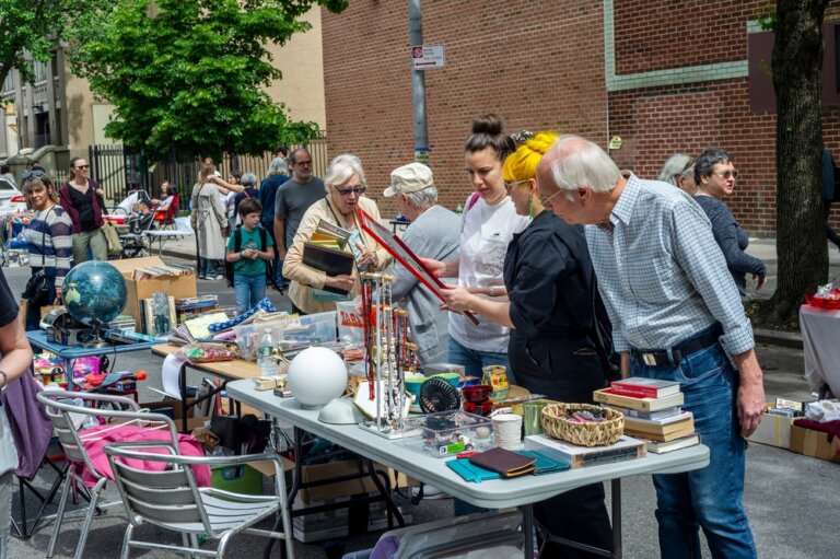 Homeowners Furious After HOA Issues Shocking New Demands in Garage ...